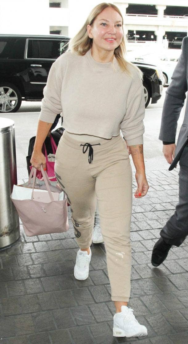 The Nude Pic Of Sia She Posted On Twitter And More Photos Without Black And White Wig Yourtango